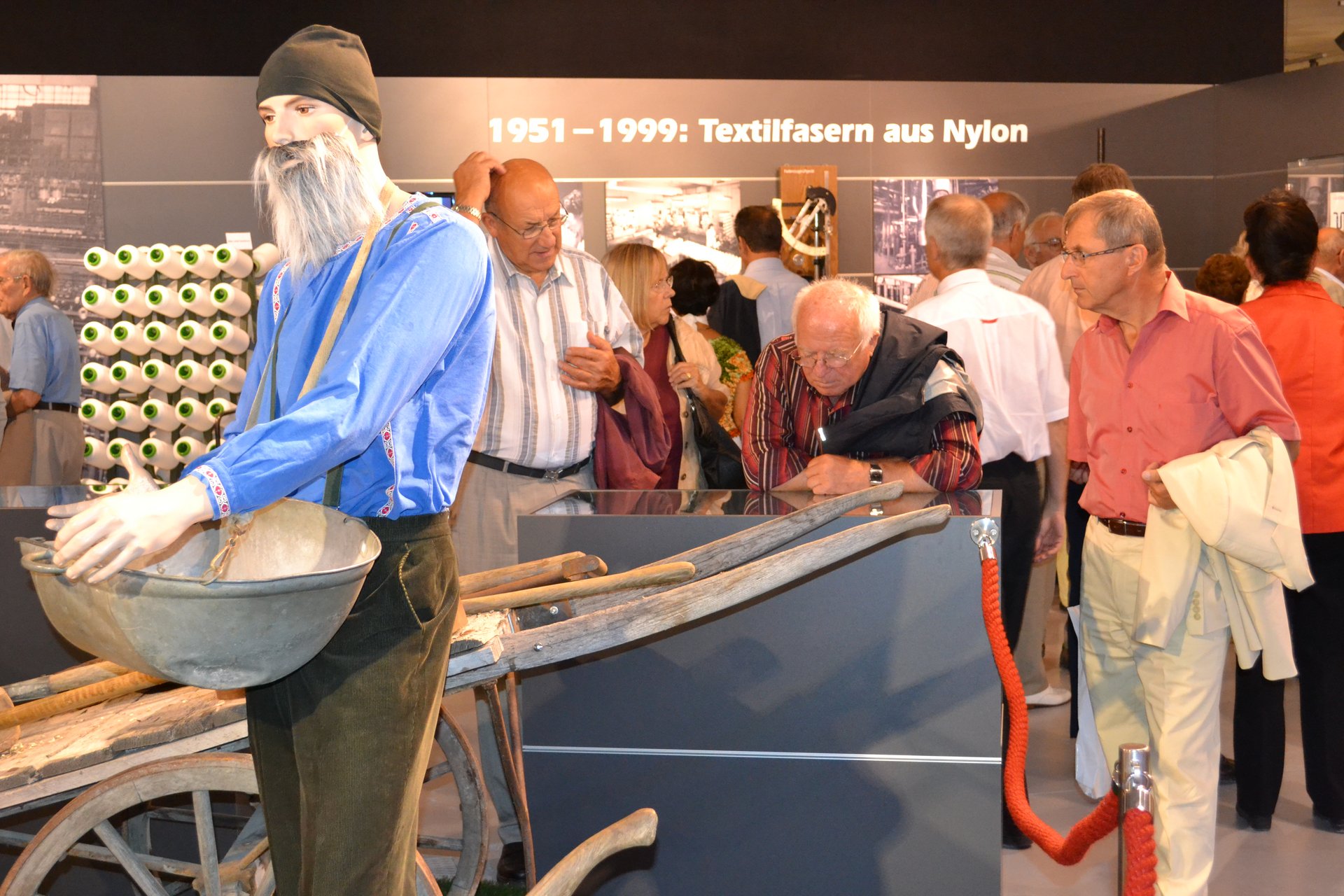 Ausstellung "Die unglaubliche Geschichte der EMS-CHEMIE" bis Ende 2013 verlängert