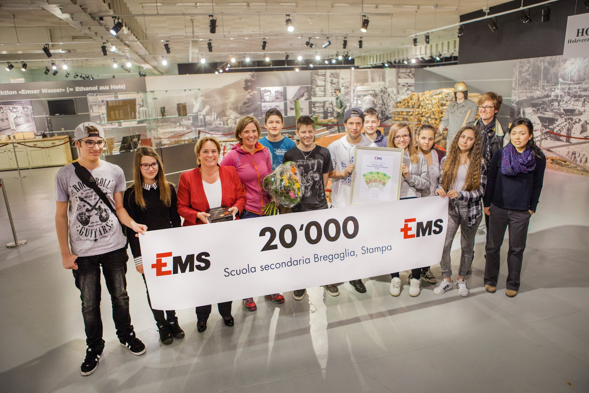 Sekundarschüler aus Stampa sind 20'000. Besucher der EMS-Ausstellung